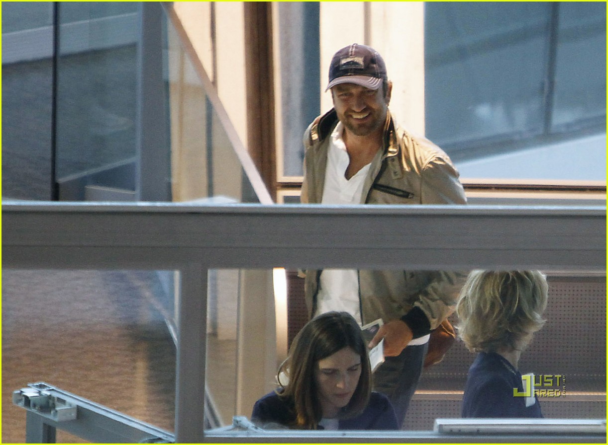 Gerard Butler is a NICE Man: Photo 2453026 | Gerard Butler Photos ...