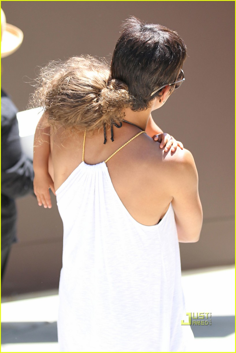Halle Berry: Napping Nahla!: Photo 2455241 | Celebrity Babies, Gabriel ...