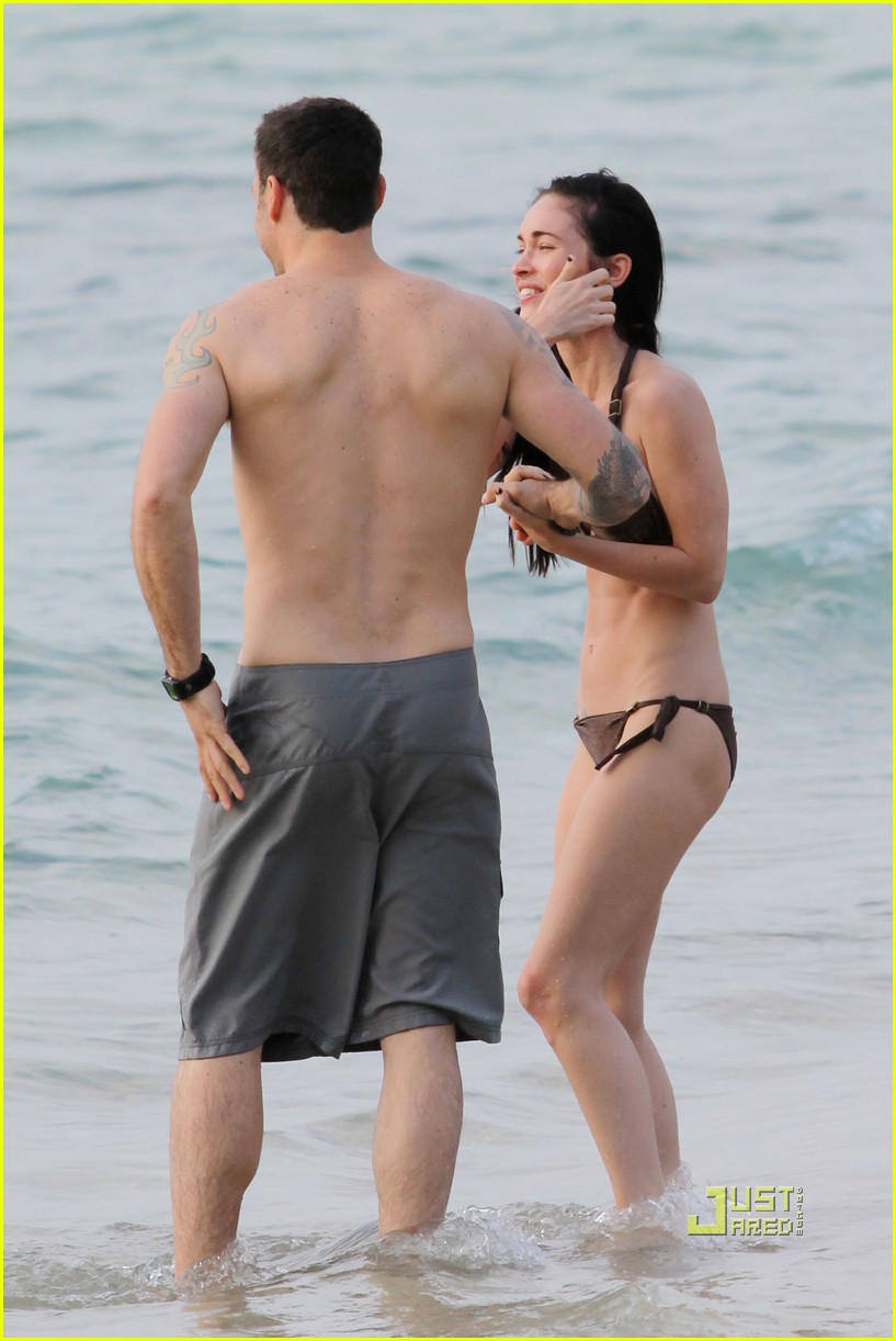Megan Fox: Bikini Abs of Steel!: Photo 2455197 | Megan Fox Photos | Just Jared: Celebrity News ...