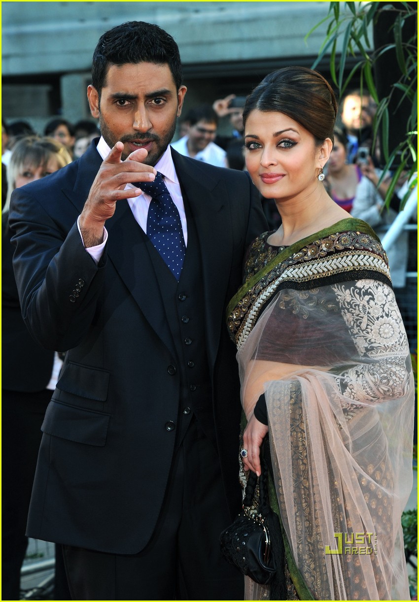 Aishwarya Rai & Abhishek Bachchan: 'Raavan' Romantics: Photo 2459151 ...
