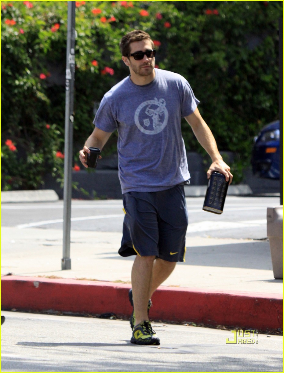 Jake Gyllenhaal is Craving Coffee: Photo 2456244 | Jake Gyllenhaal ...