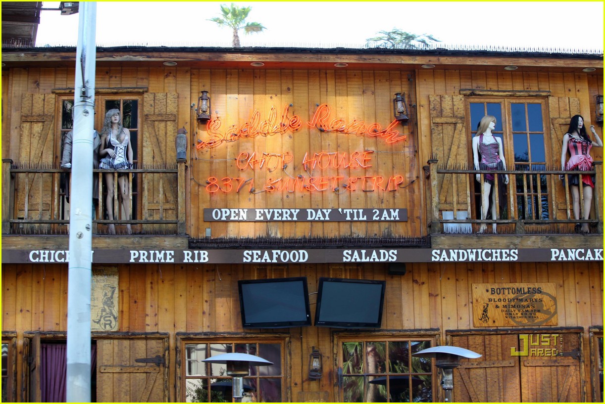 Tom Cruise & Will Smith Hug It Out Saddle Ranch Style: Photo 2465711 ...