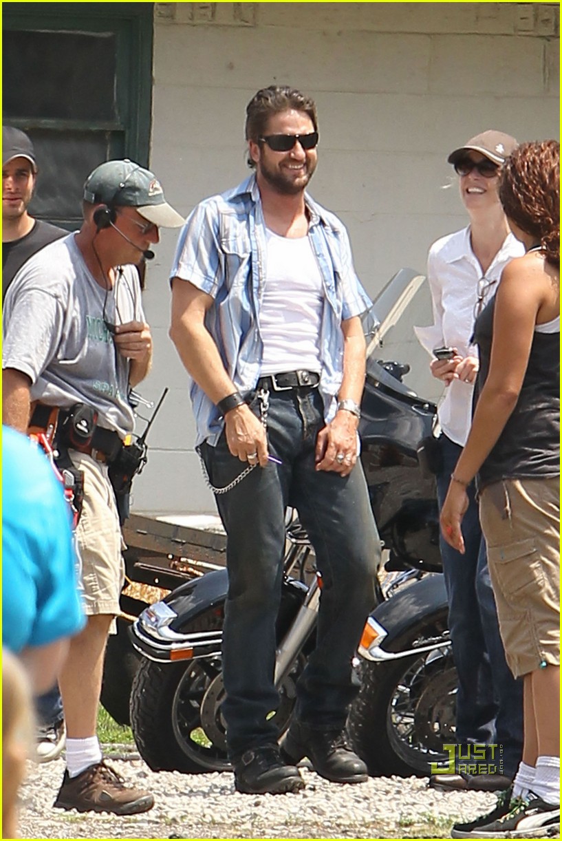 Photo: gerard butler picking food teeth 07 | Photo 2466140 | Just Jared ...