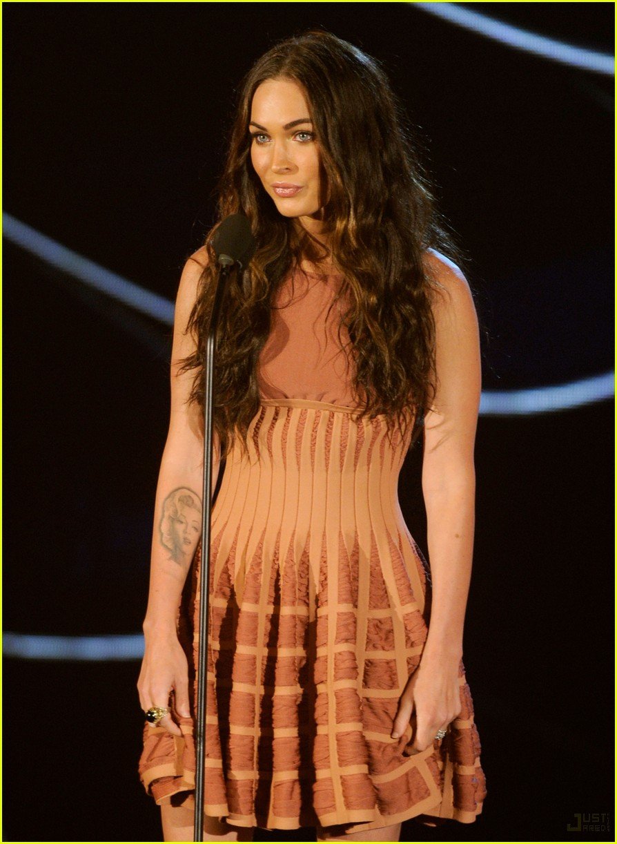 Megan Fox - 'Do Something! Awards' Surprise Presenter!: Photo 2467379 ...