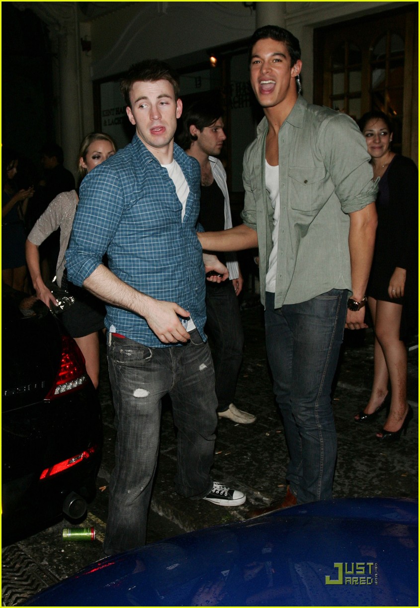 Chris Evans & Amy Smart: Cirque Saturday: Photo 2474619 | 00 Photos ...