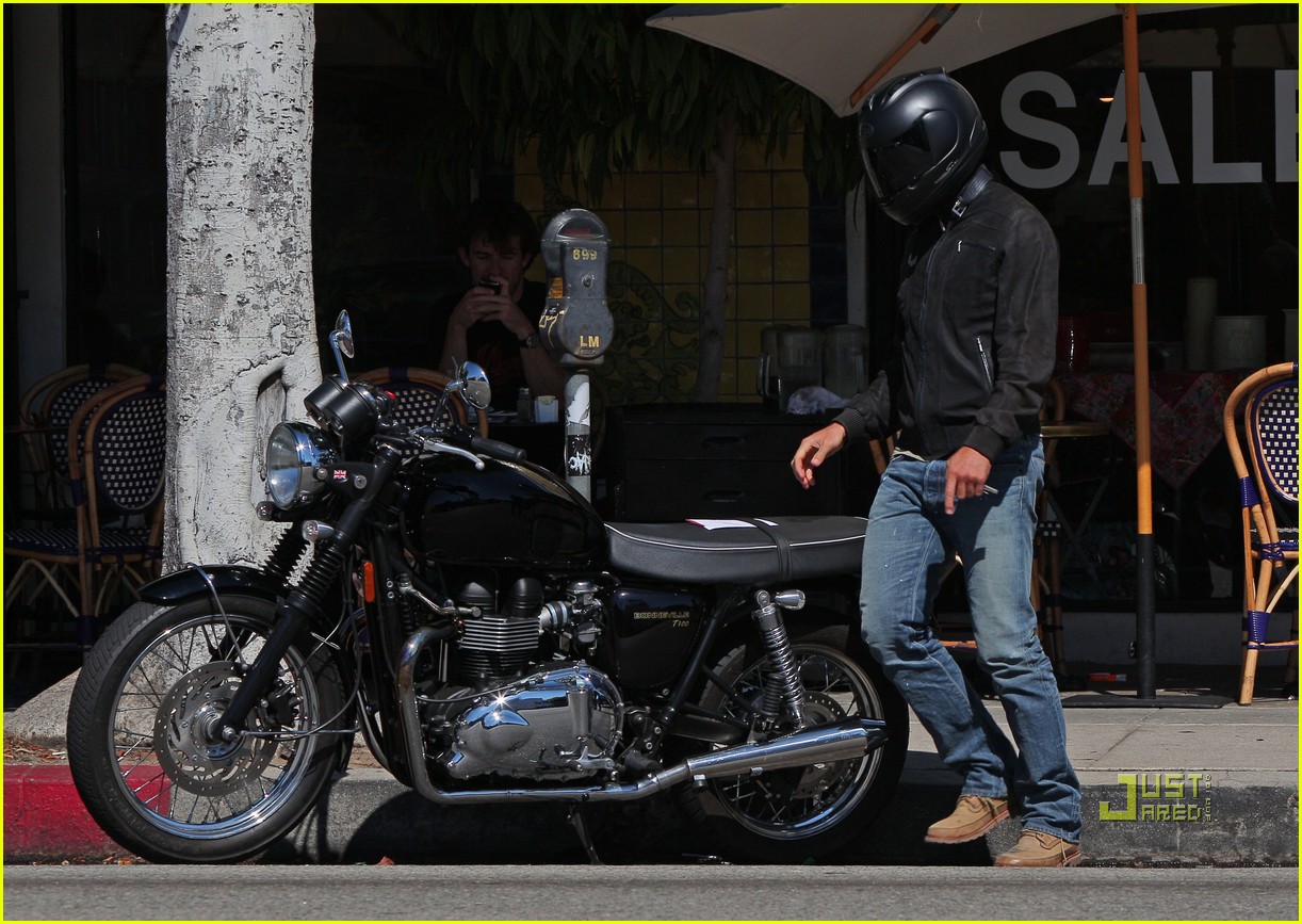Jake Gyllenhaal: Motorcycle at Midi!: Photo 2473609 | Jake Gyllenhaal ...