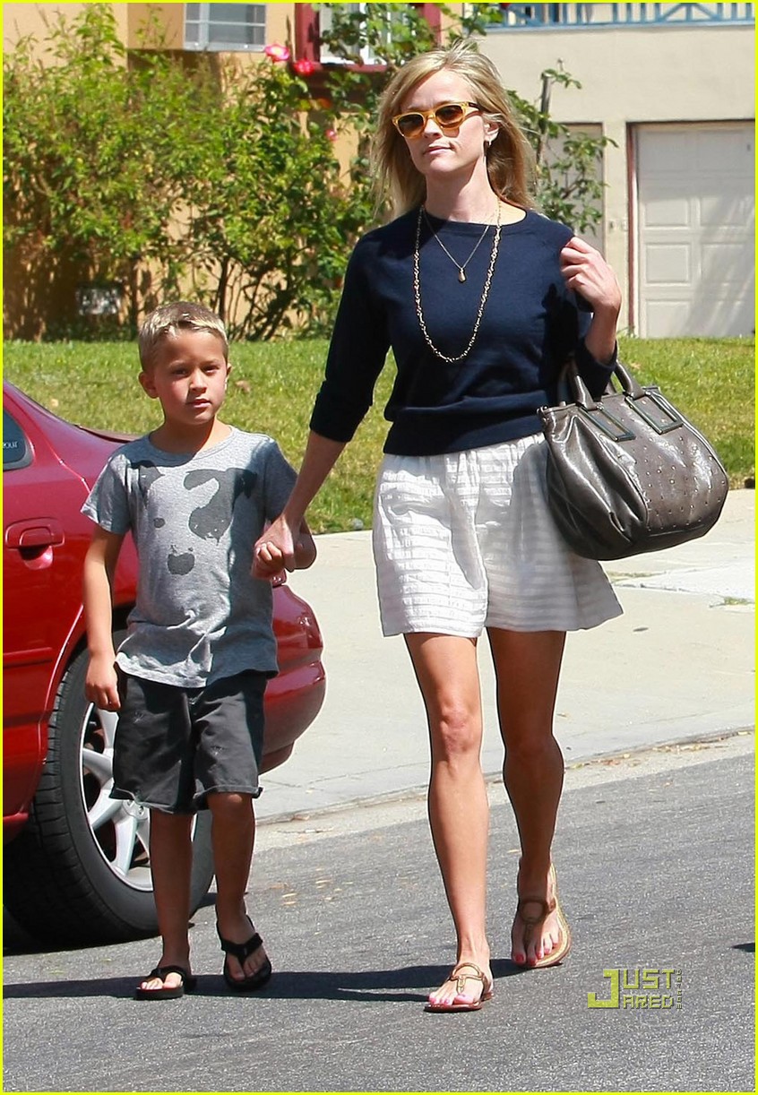 Reese Witherspoon: Church Service with Jim Toth!: Photo 2473300 | Ava ...