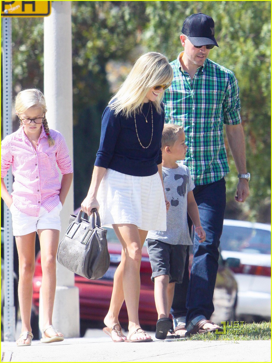 Reese Witherspoon: Church Service with Jim Toth!: Photo 2473301 | Ava ...