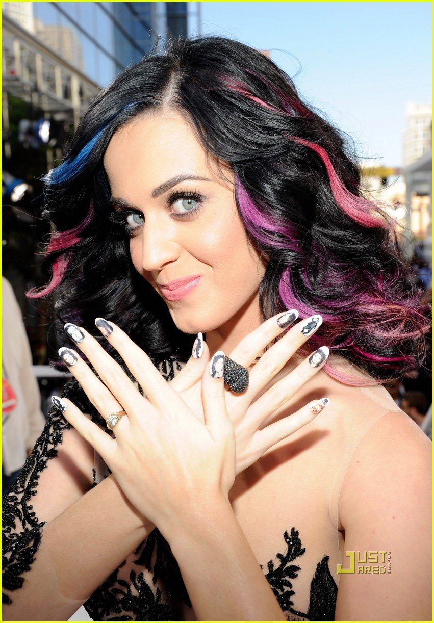 Katy Perry - MTV VMAs 2010 Red Carpet : Photo 2479581 | 2010 MTV VMAs ...