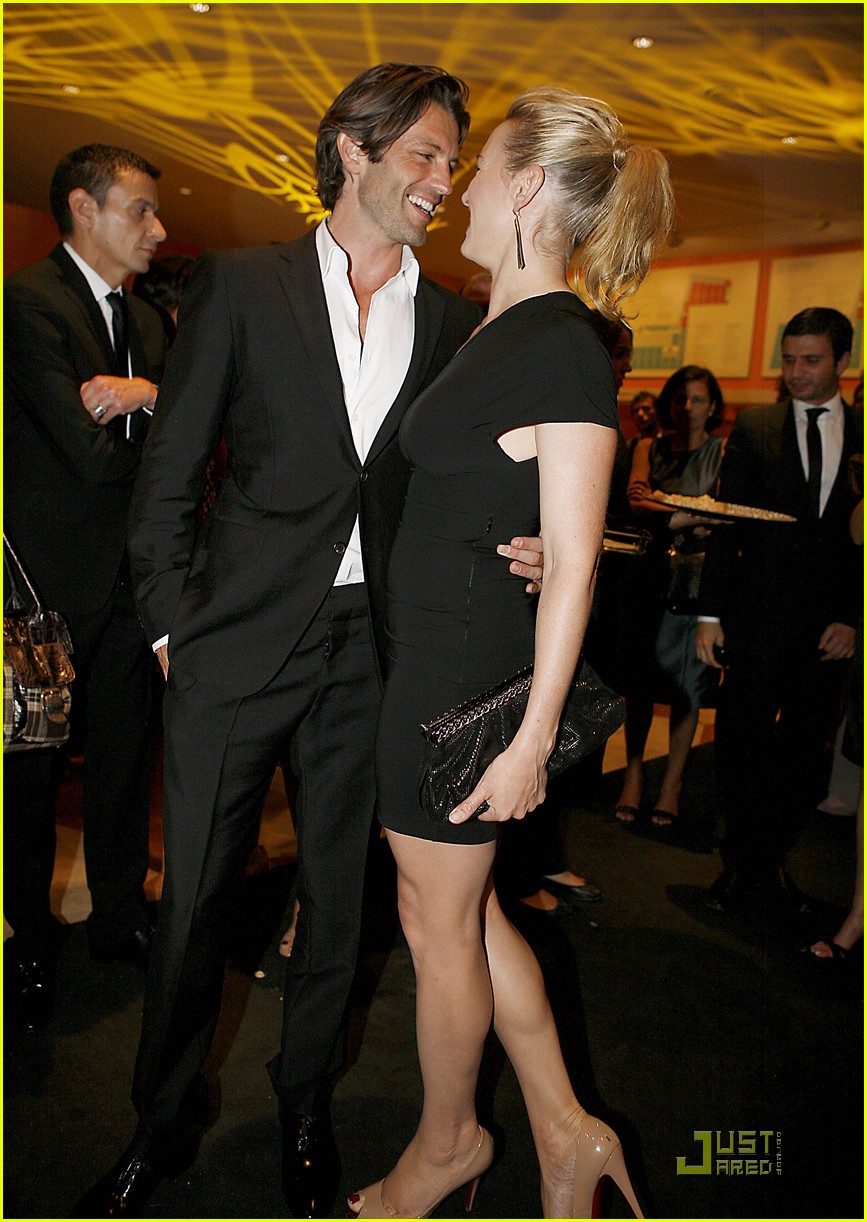 Kate Winslet & Louis Dowler: Vanity Fair Flirty!: Photo 2481721 | Daria ...