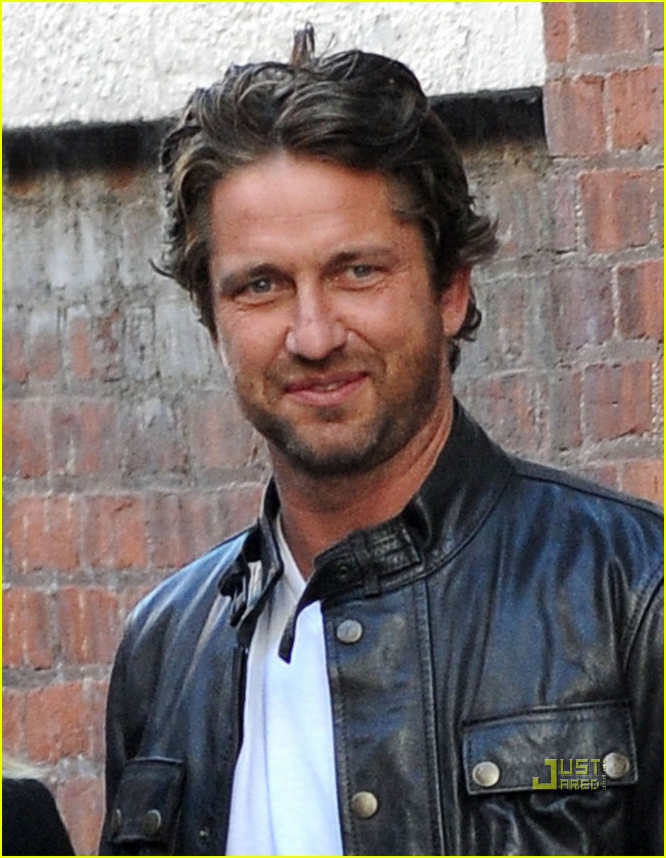 Gerard Butler Climbs The L'Oreal Ladder: Photo 2486430 | Gerard Butler ...