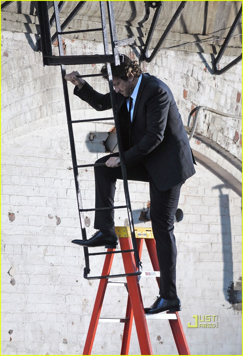 Gerard Butler Climbs The L'Oreal Ladder: Photo 2486431 | Gerard Butler ...