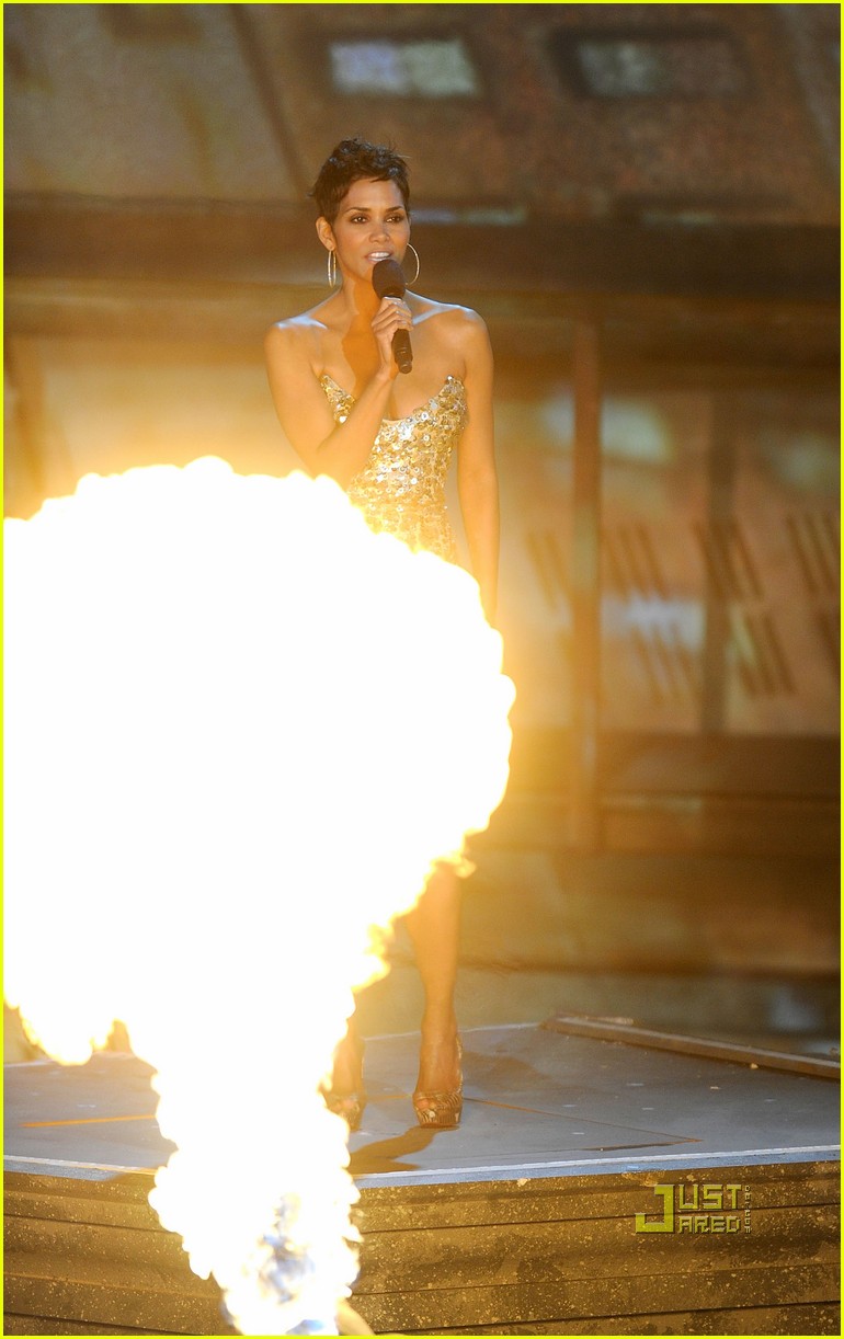 Halle Berry: Everybody SCREAM!!!!!: Photo 2487892 | Christopher Nolan ...