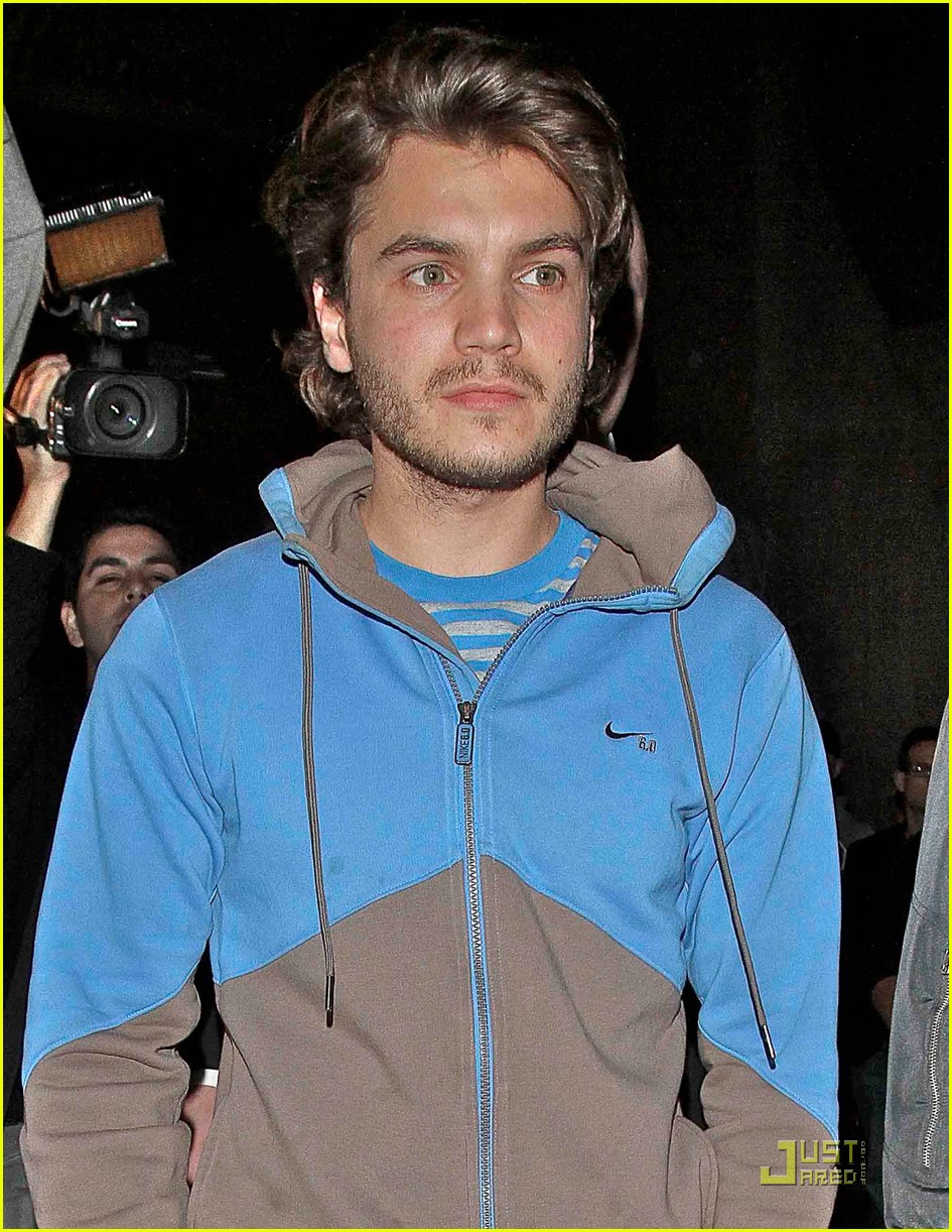 Emile Hirsch: Hollywood Casual Clubgoer : Photo 2491779 | Emile Hirsch ...
