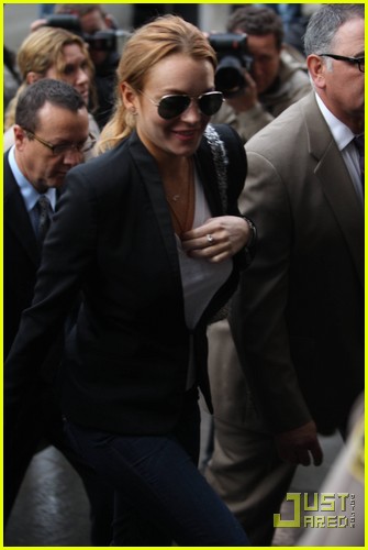 Lindsay Lohan: Back to Rehab Until January 3rd!: Photo 2489375 ...