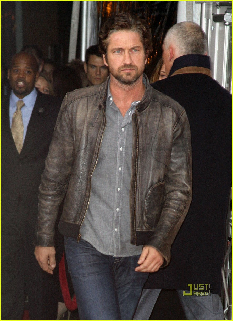 Gerard Butler: 'Next Three Days' Premiere with Russell Crowe!: Photo ...