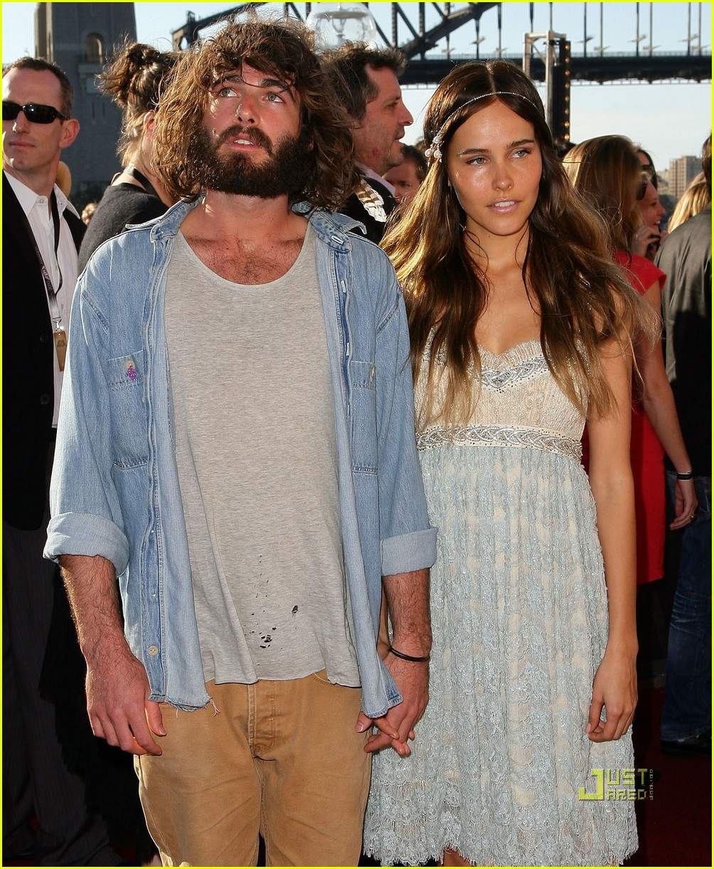 Isabel Lucas & Angus Stone: Holding Hands in Sydney!: Photo 2493379 ...
