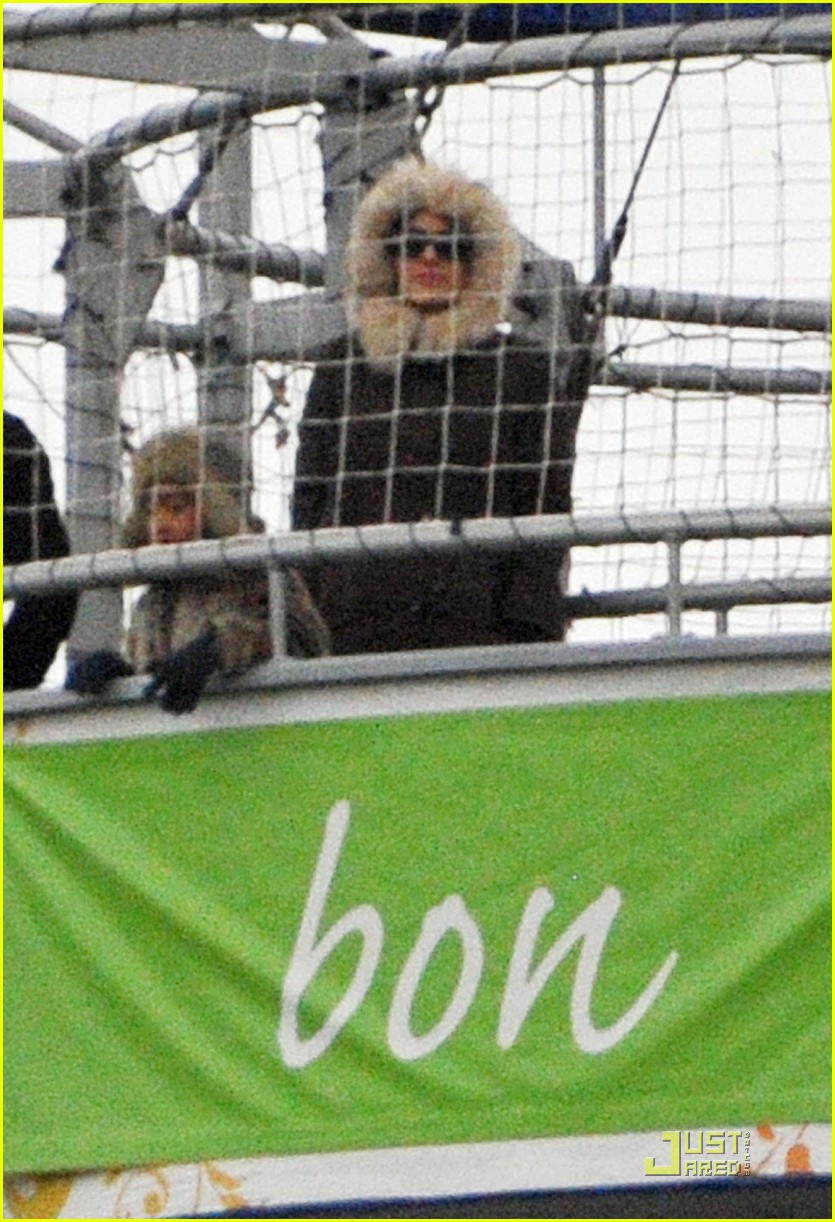 Brad Pitt & Angelina Jolie: Pax Birthday Balloon Ride!: Photo 2499365 ...