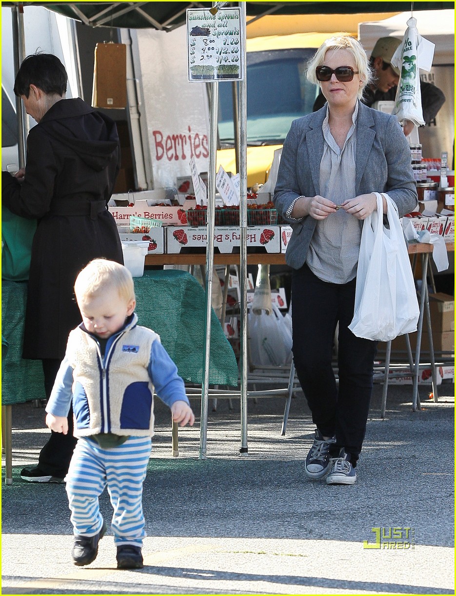 Amy Poehler: Farmers Market with Archie!: Photo 2497563 | Amy Poehler ...