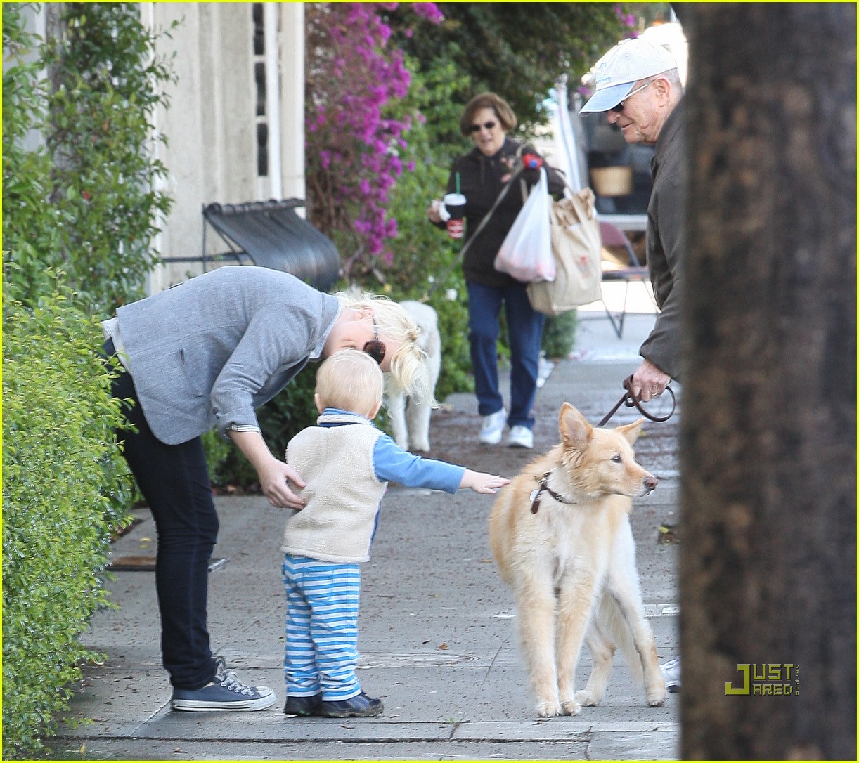 Amy Poehler: Farmers Market with Archie!: Photo 2497574 | Amy Poehler ...