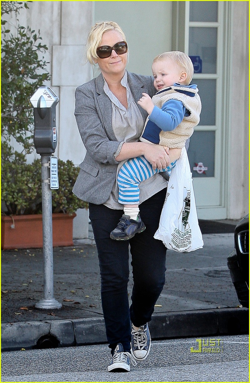 Amy Poehler: Farmers Market with Archie!: Photo 2497576 | Amy Poehler ...