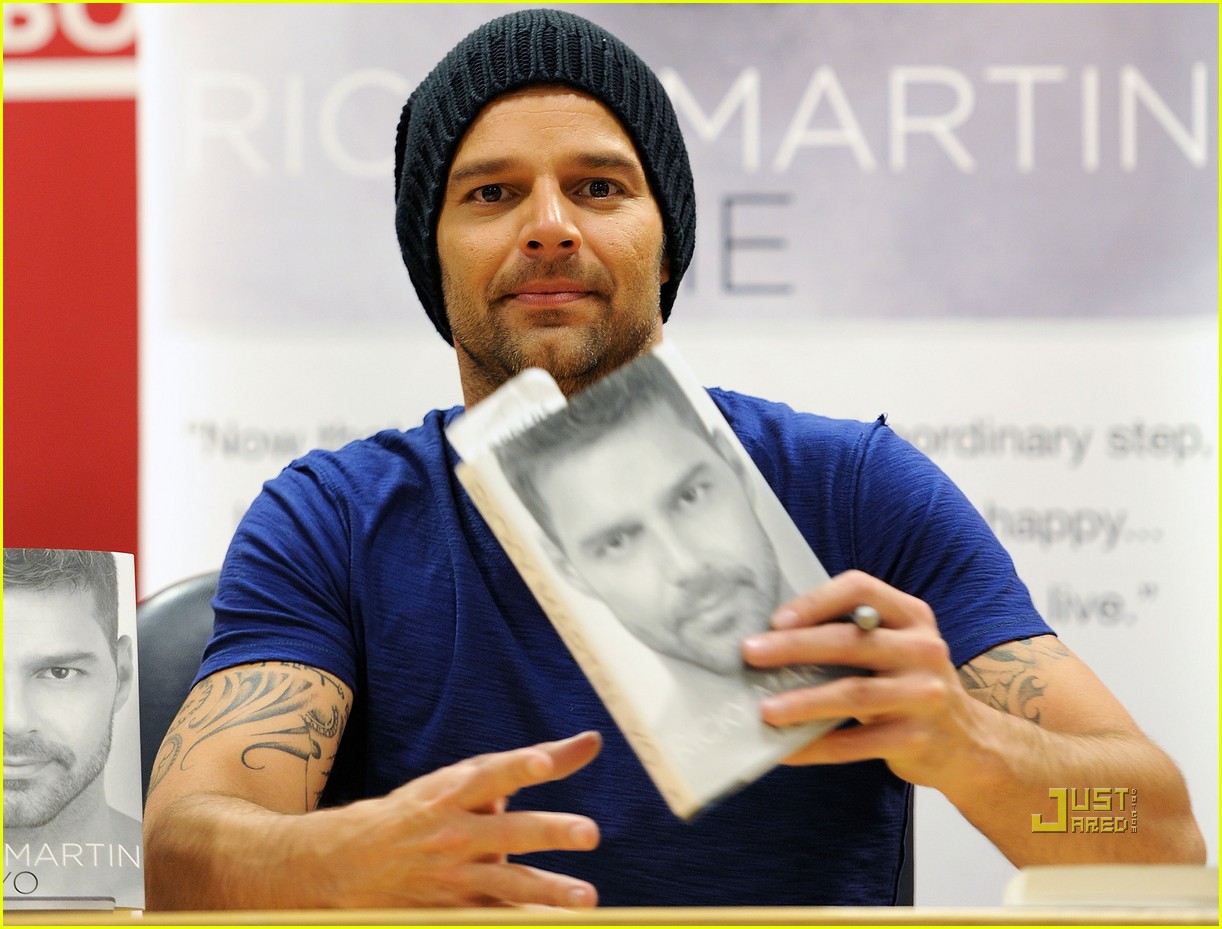 Ricky Martin: 'Me' Signing in NYC!: Photo 2492510 | Ricky Martin Photos ...