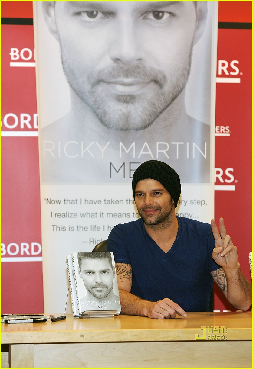 Ricky Martin: 'Me' Signing in NYC!: Photo 2492511 | Ricky Martin Photos ...