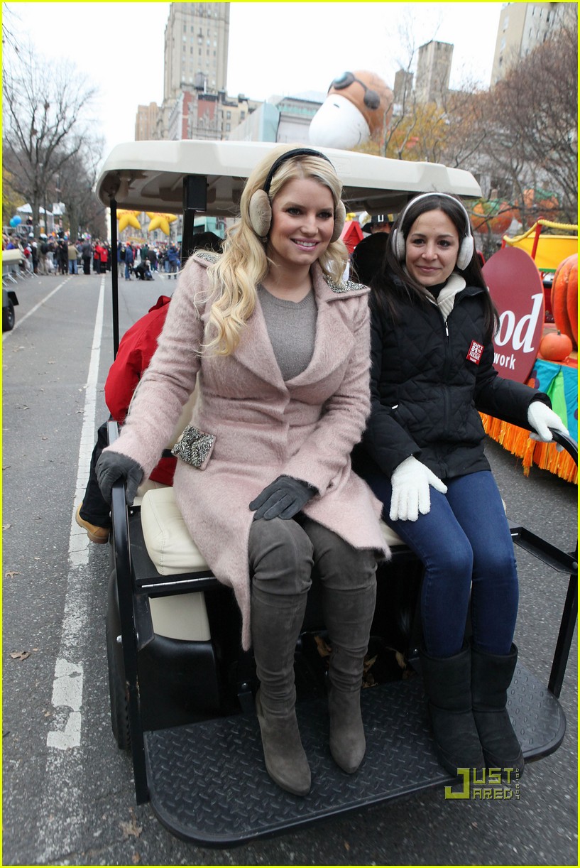 Jessica Simpson: Thanksgiving Day Parade Performance!: Photo 2498618 ...