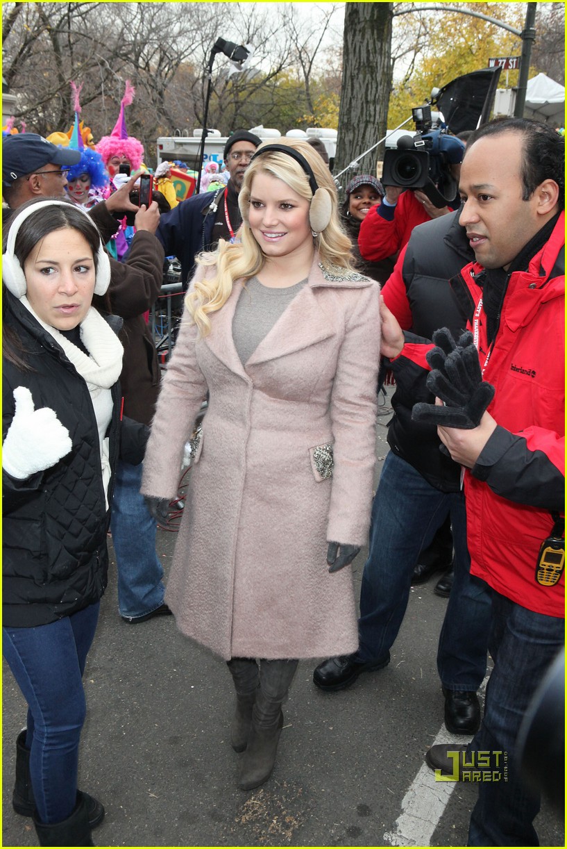 Jessica Simpson: Thanksgiving Day Parade Performance!: Photo 2498623 ...