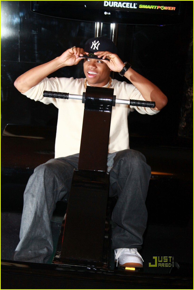 Penn Badgley: Duracell Power Lab Visit!: Photo 2505436 | Penn Badgley ...