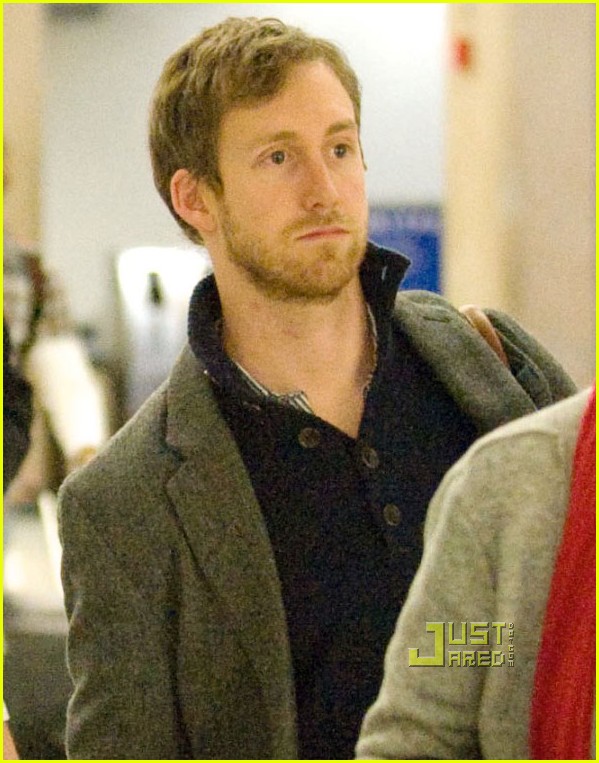 Anne Hathaway: LAX Landing with Adam Shulman!: Photo 2499984 | Adam ...
