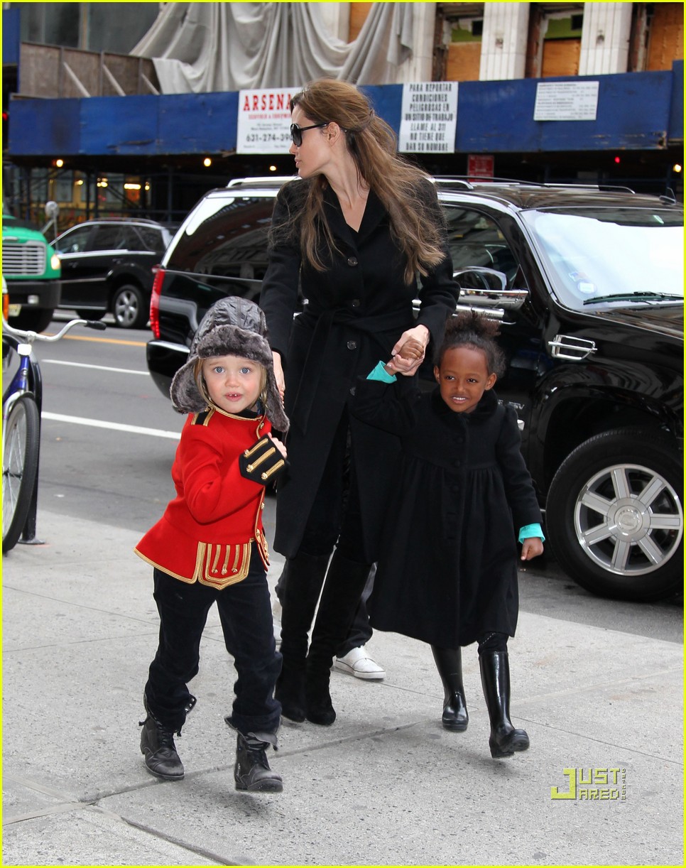 Angelina Jolie: Lee's Art Shop with Zahara and Shiloh!: Photo 2501757 ...