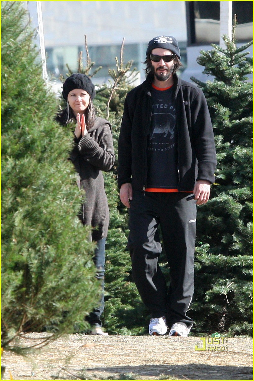 Keanu Reeves: Christmas Tree Shopping!: Photo 2506378 | Keanu Reeves ...