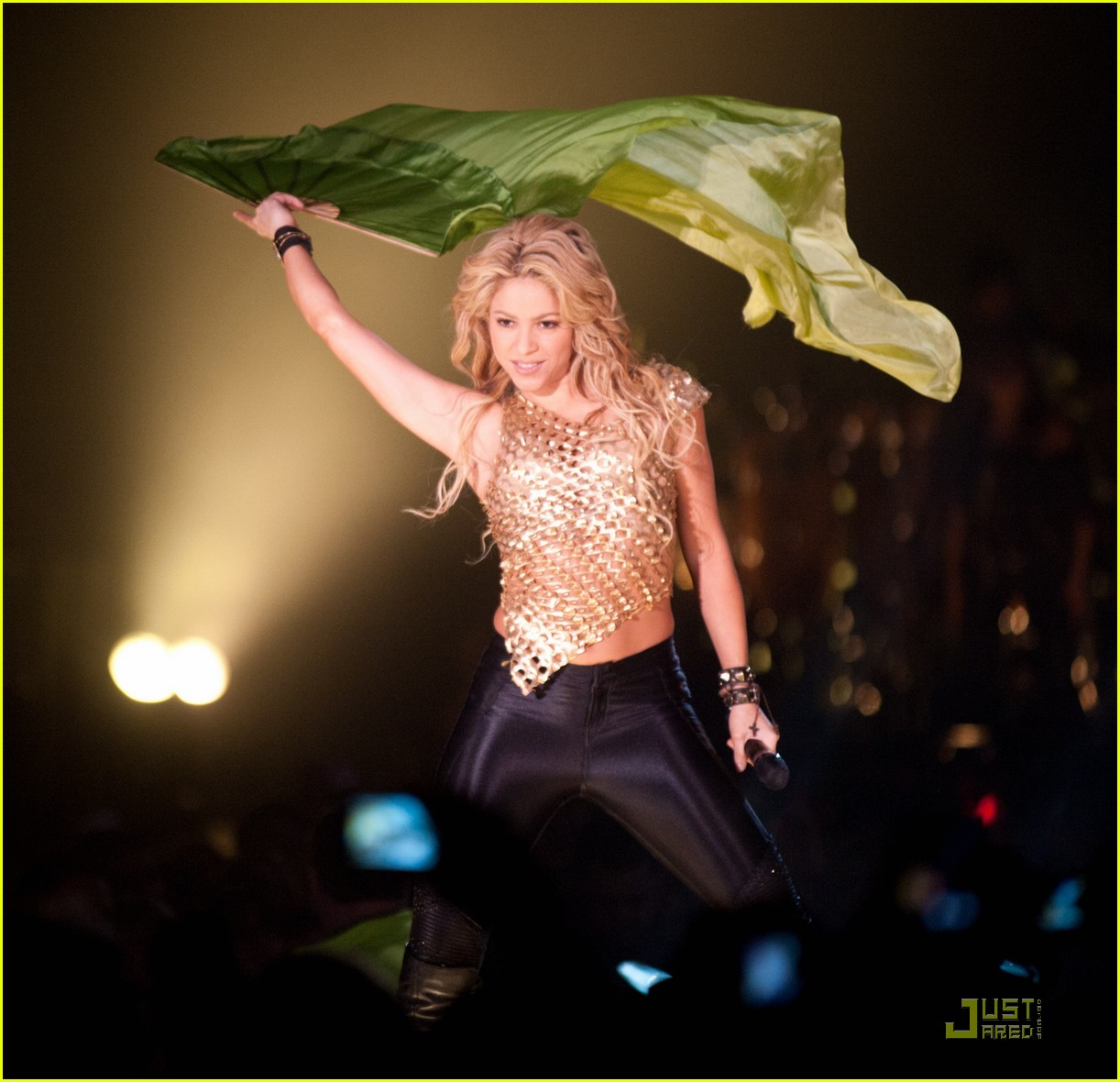 Shakira Writes For Dora The Explorer: Photo 2505228 | Shakira Photos ...