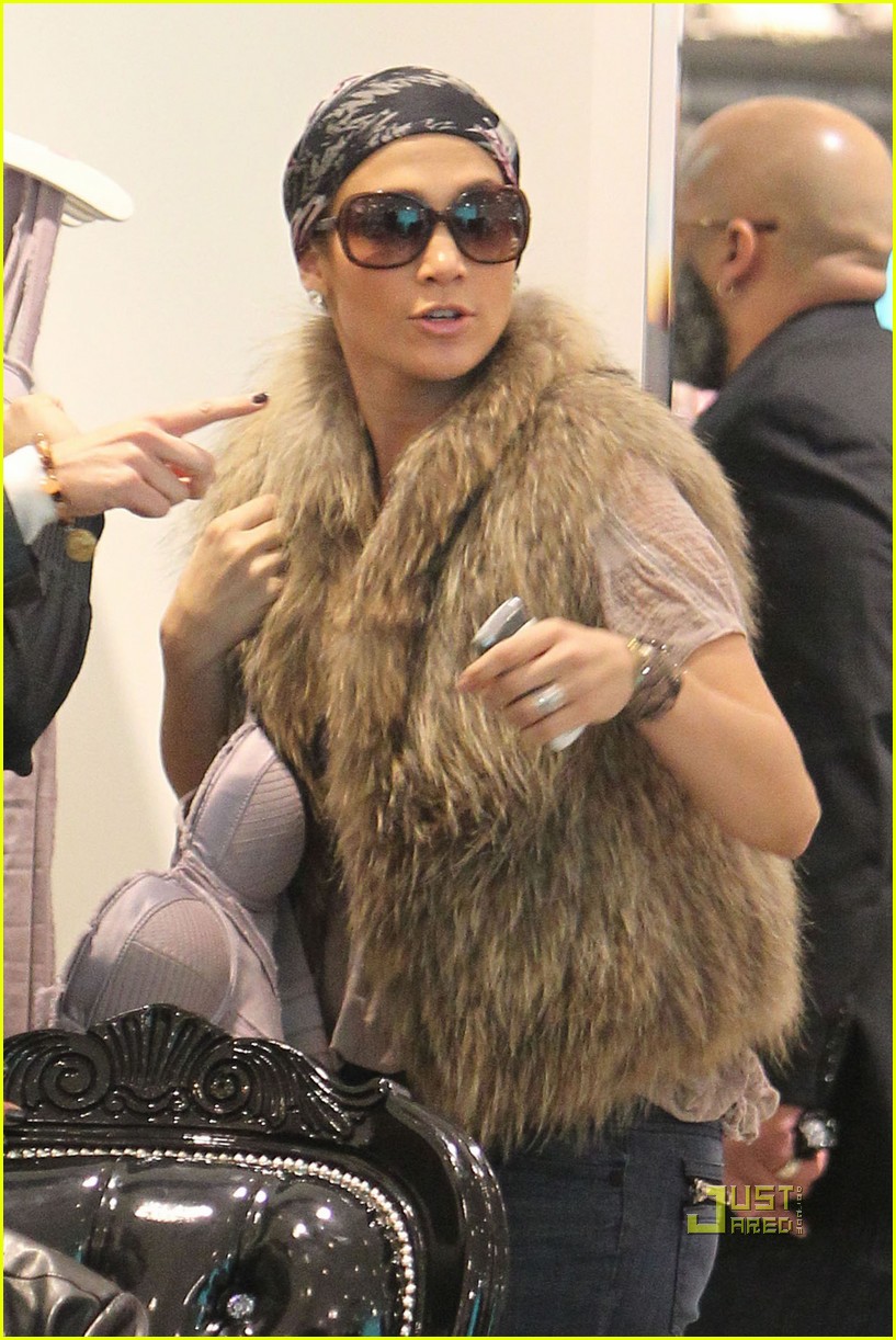 Jennifer Lopez: Las Vegas Shopping Spree!: Photo 2507701 | Jennifer ...