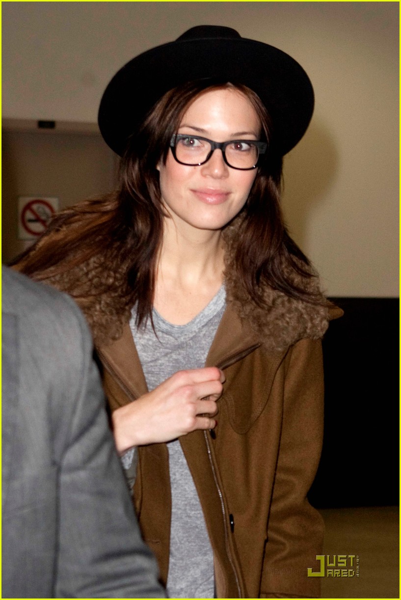 Mandy Moore: Food Poisoning Is the Worst!: Photo 2514371 | Mandy Moore ...