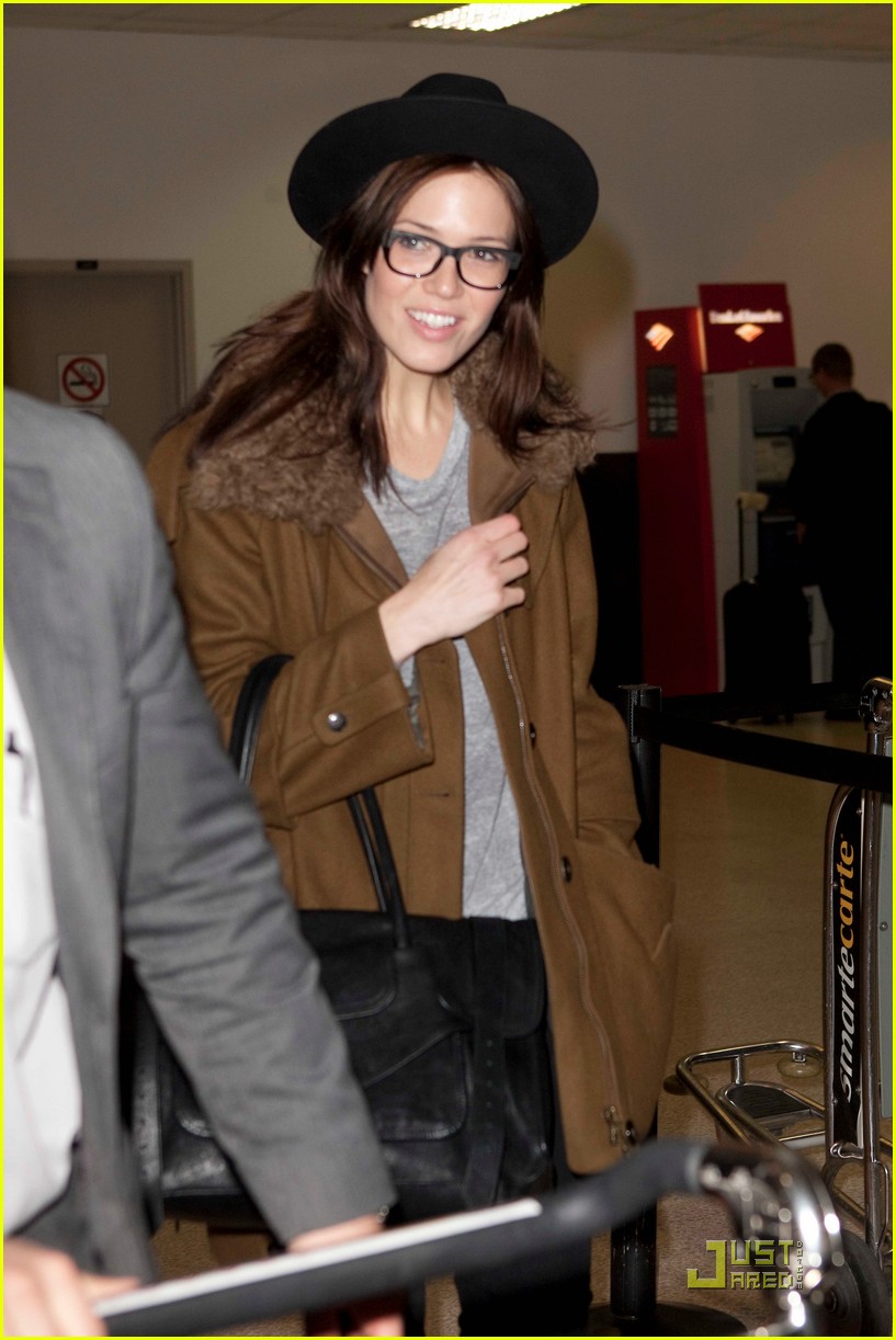 Mandy Moore: Food Poisoning Is the Worst!: Photo 2514374 | Mandy Moore ...