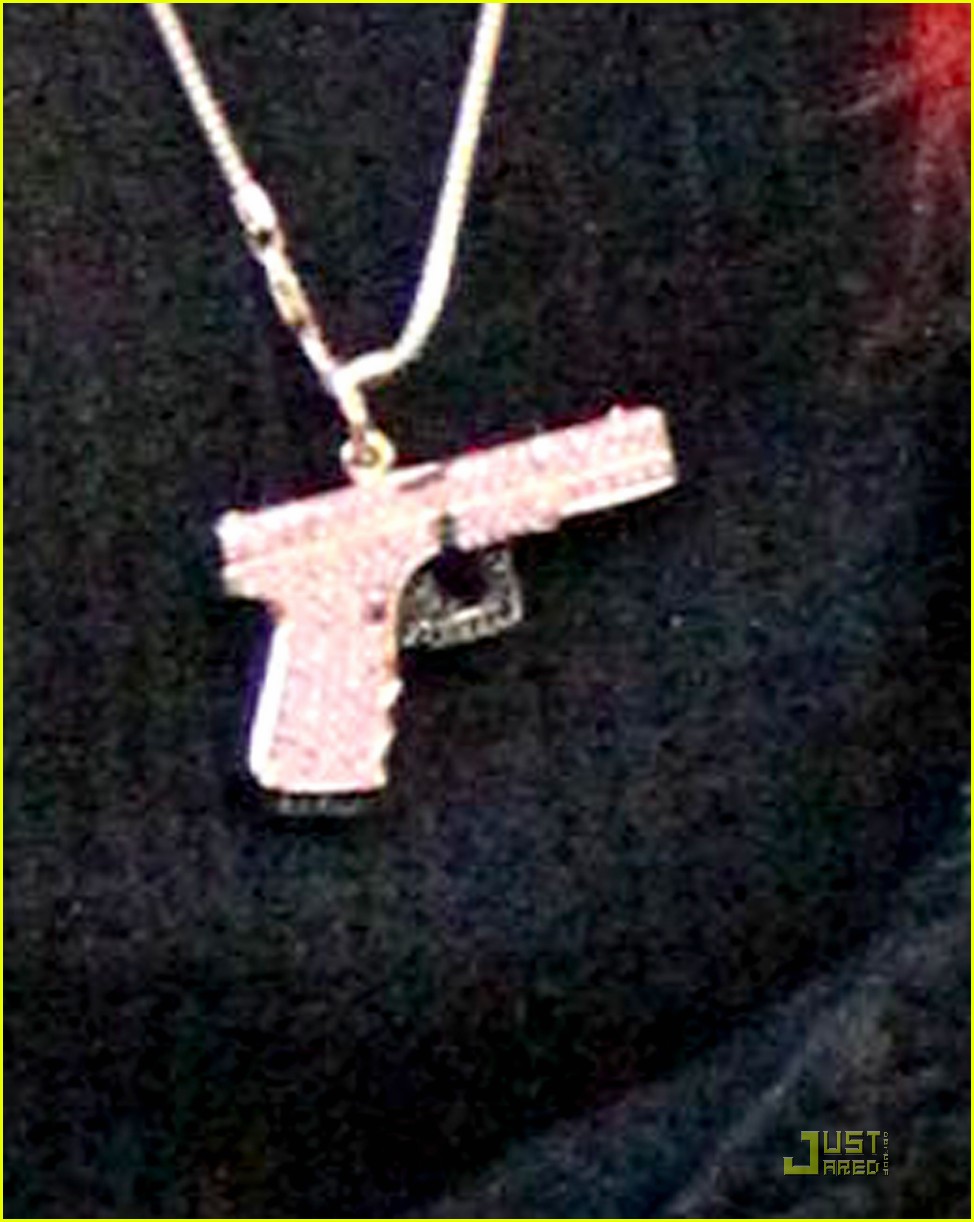 Rihanna: Pistol Pendant Necklace: Photo 2508836 | Rihanna Photos | Just ...