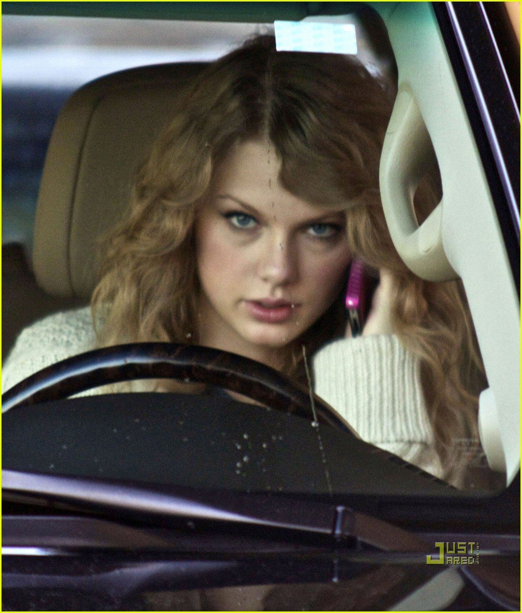 Taylor Swift: Phone Call & Coffee Break!: Photo 2513741 | Taylor Swift ...