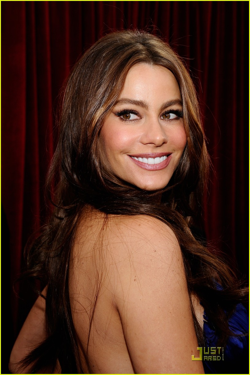 Sofia Vergara & Sarah Hyland - SAG Awards 2011 Red Carpet: Photo ...