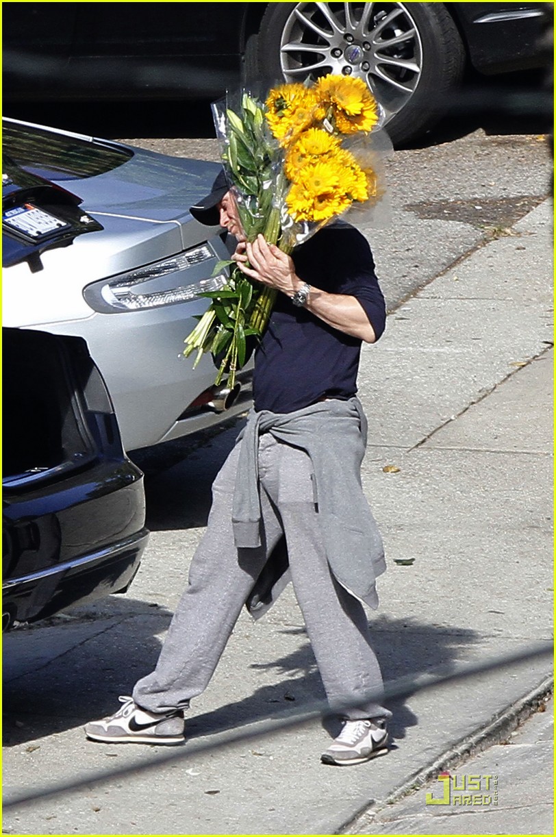 Daniel Craig: Flower Power!: Photo 2517456 | Daniel Craig Photos | Just ...