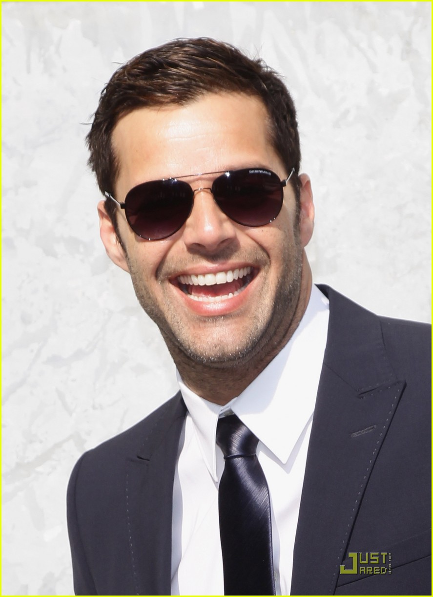 Ricky Martin: Front Row at Emporio Armani Show!: Photo 2523049 | Ricky ...