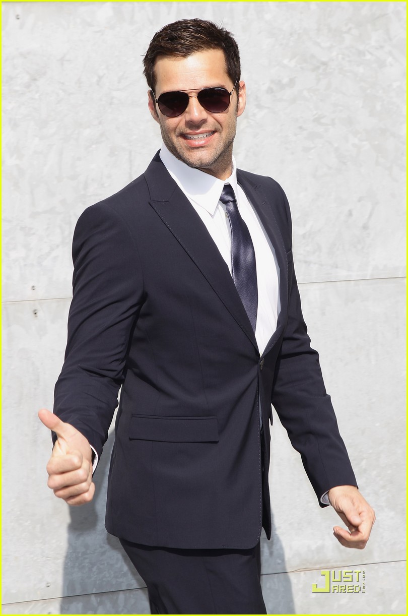Ricky Martin: Front Row at Emporio Armani Show!: Photo 2523053 | Ricky ...
