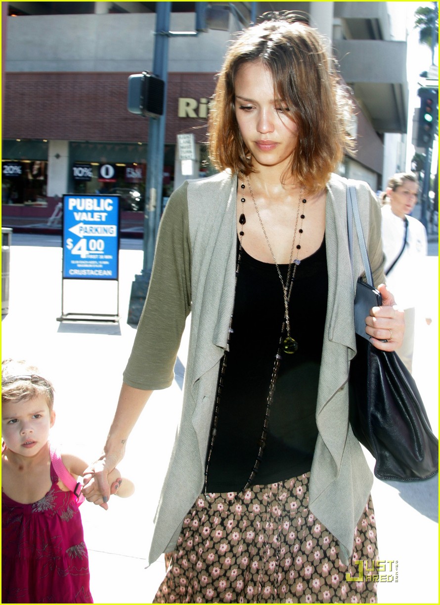 Photo: jessica alba erran run with honor 05 | Photo 2526756 | Just ...