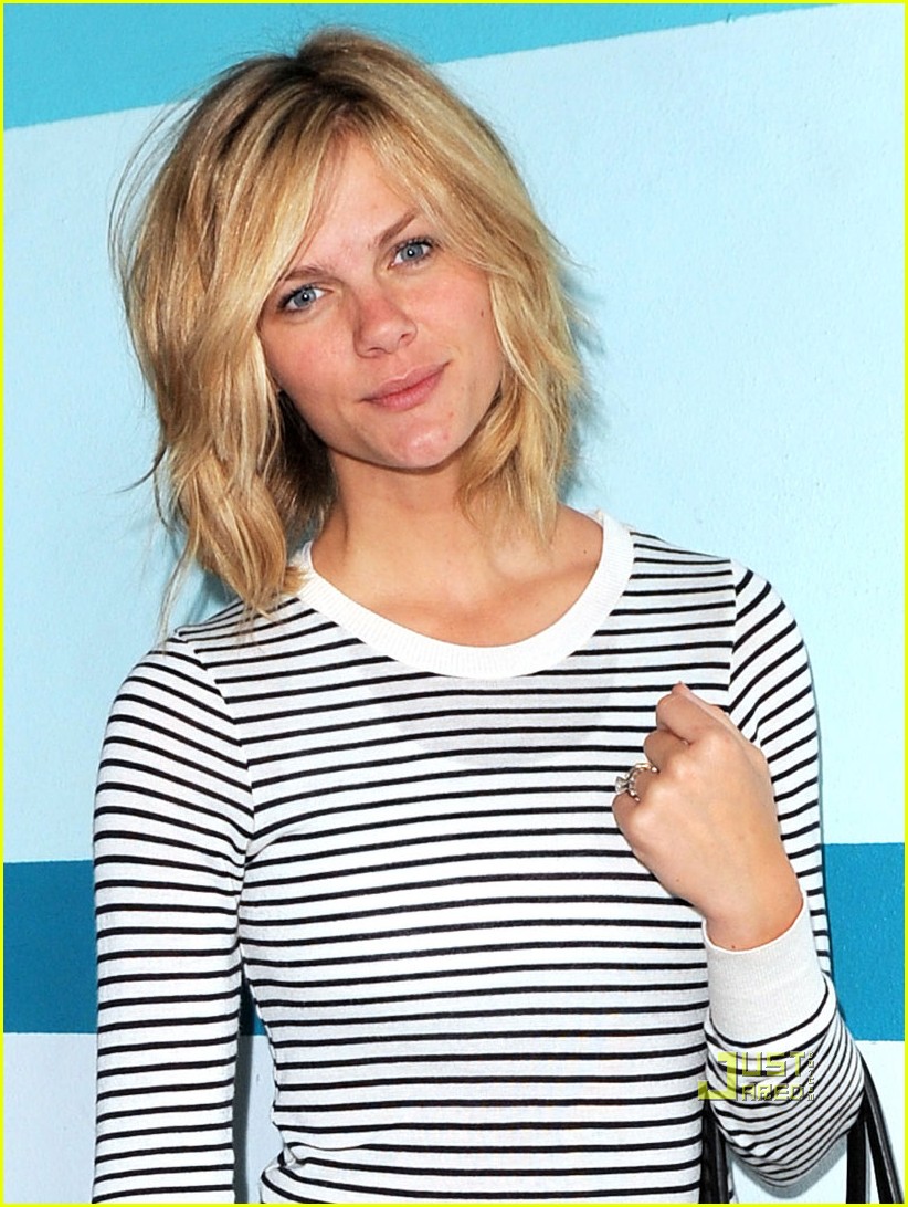 Brooklyn Decker Chops Off 10 Inches of Hair: Photo 2529779 | Brooklyn ...