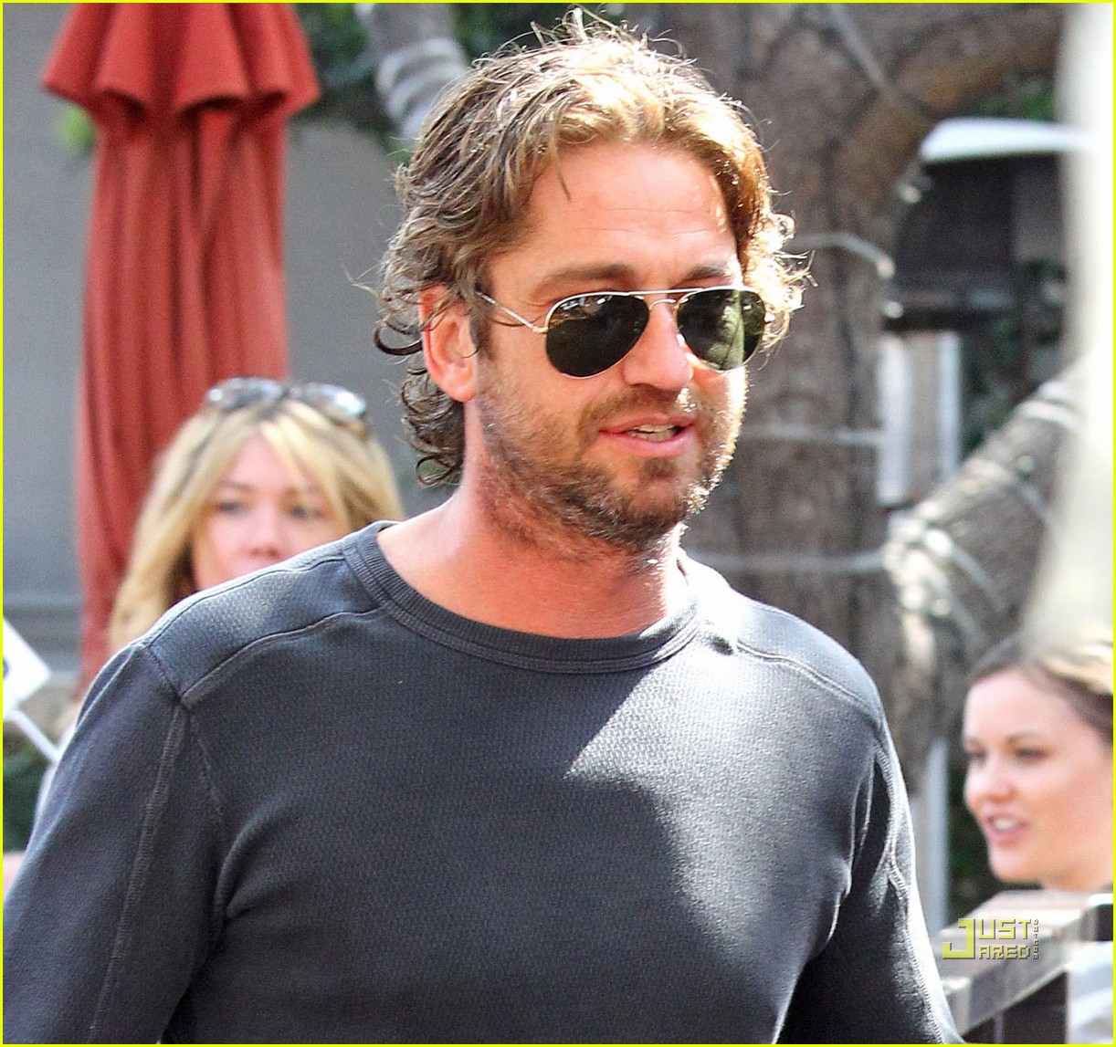 Gerard Butler: Alcove Cafe Stop!: Photo 2527283 | Gerard Butler Photos ...
