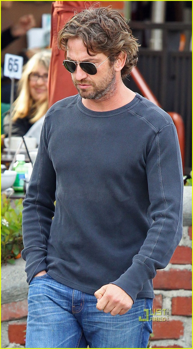 Gerard Butler: Alcove Cafe Stop!: Photo 2527285 | Gerard Butler Photos ...