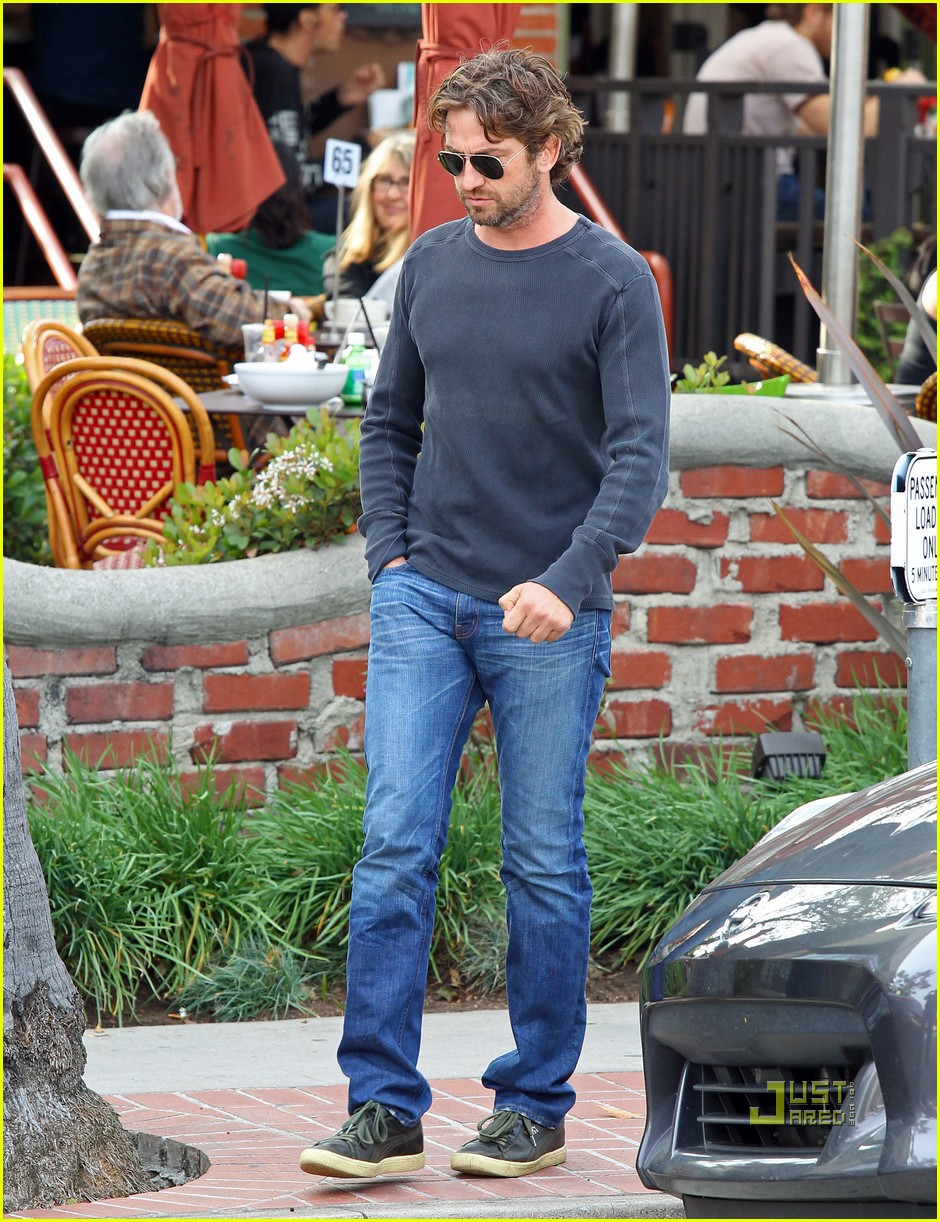 Gerard Butler: Alcove Cafe Stop!: Photo 2527286 | Gerard Butler Photos ...