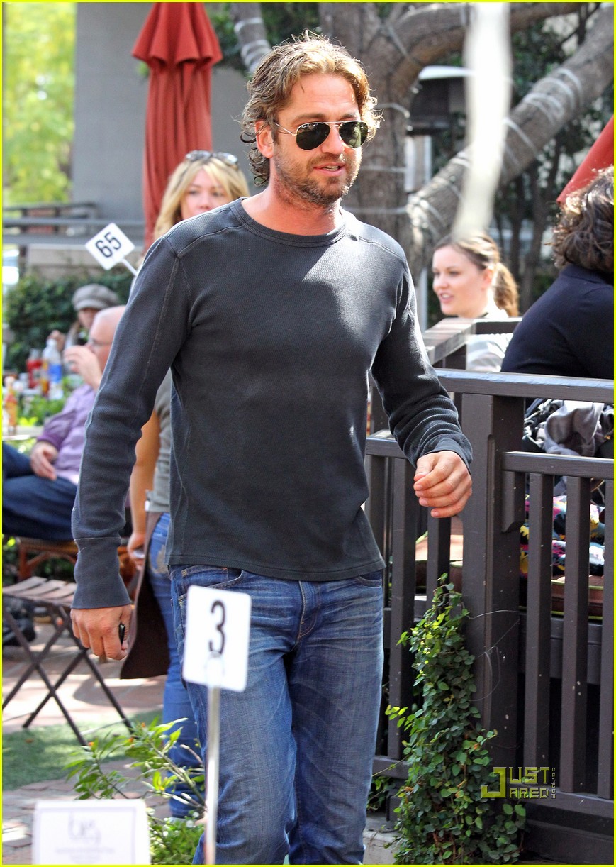 Gerard Butler: Alcove Cafe Stop!: Photo 2527287 | Gerard Butler Photos ...