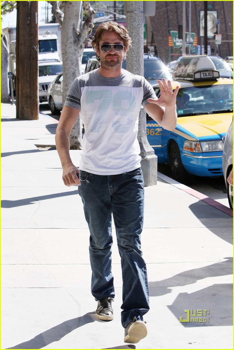 Gerard Butler: The Doctor Will See You Now!: Photo 2526445 | Gerard ...